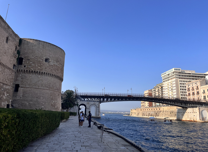Cosa vedere a Taranto a piedi in un giorno e dintorni