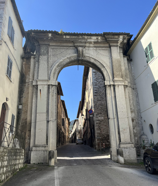 Cosa vedere a Cagli in un giorno, antico borgo marchigiano